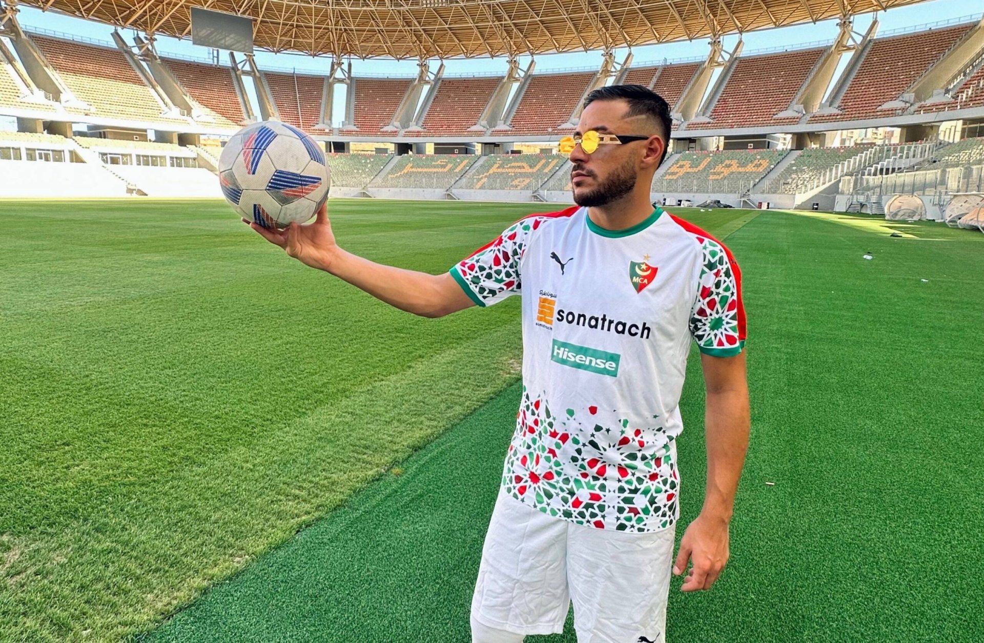Youcef Belaïli fait encore le buzz sur les réseaux sociaux - Foot ...