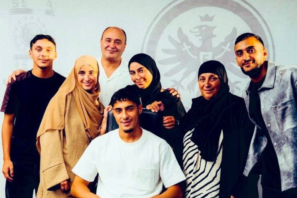 La famille de Farès Chaïbi enflamme la toile - Foot-algerie.com