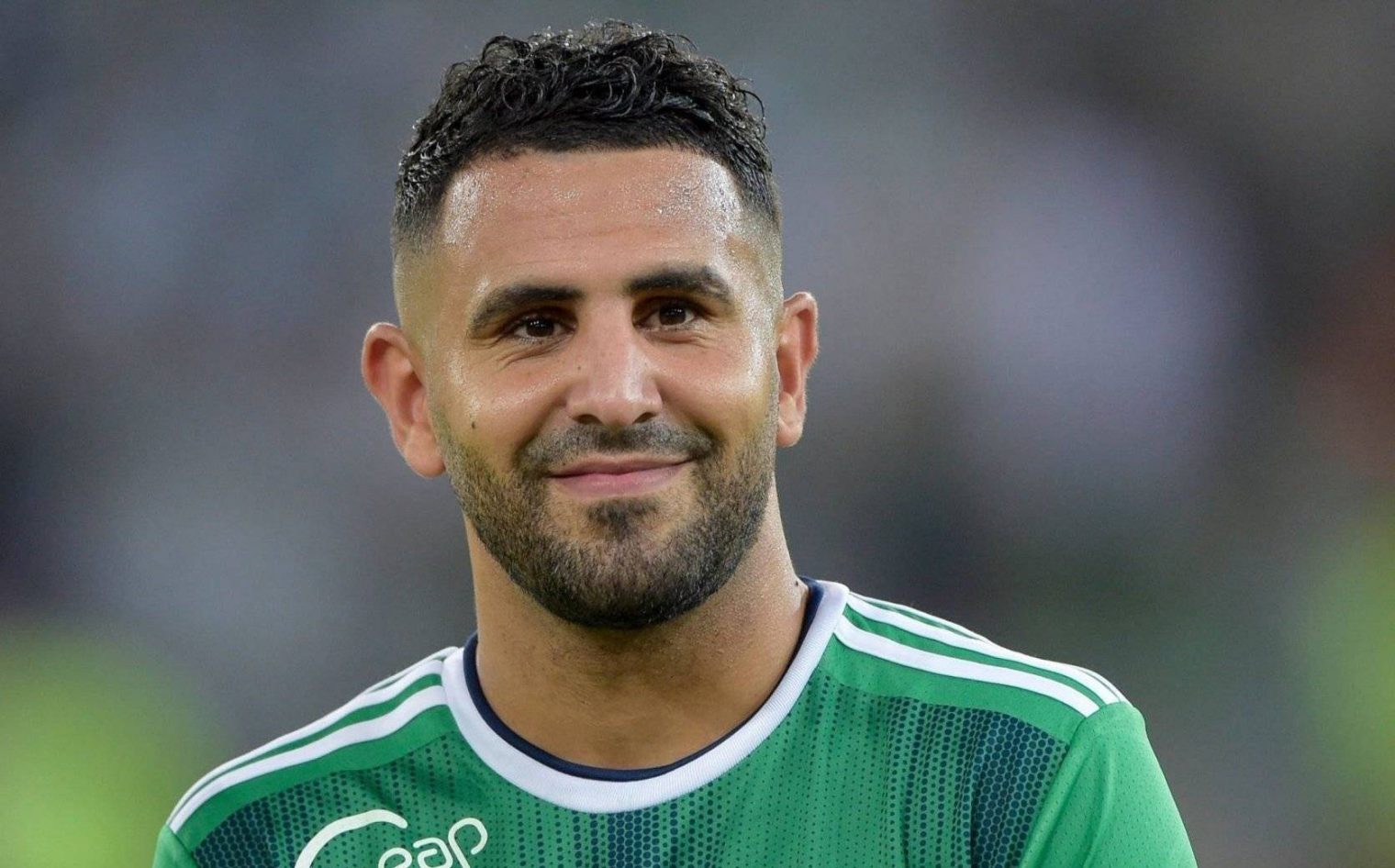 Riyad Mahrez, le joueur le mieux payé du continent - Foot-algerie.com