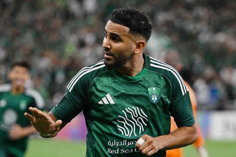Riyad Mahrez : Biographie, parcours, salaire, records et plus - Foot ...